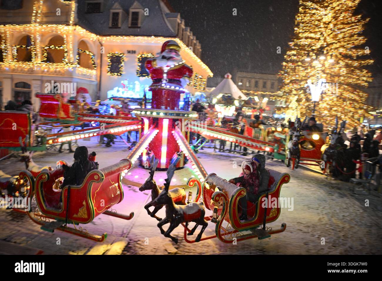 BRASOV, winter People enjoy the snow in Piata Sfatului in Brasov ...