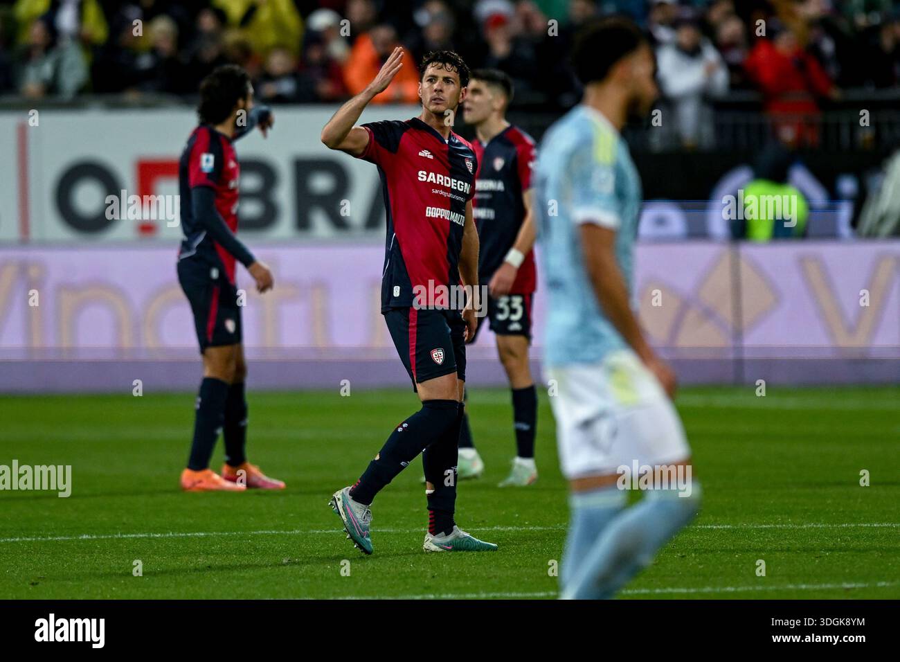 Cagliari, Italia. 17th Jan, 2026. Cagliari's Luca Mazzitelli in action ...