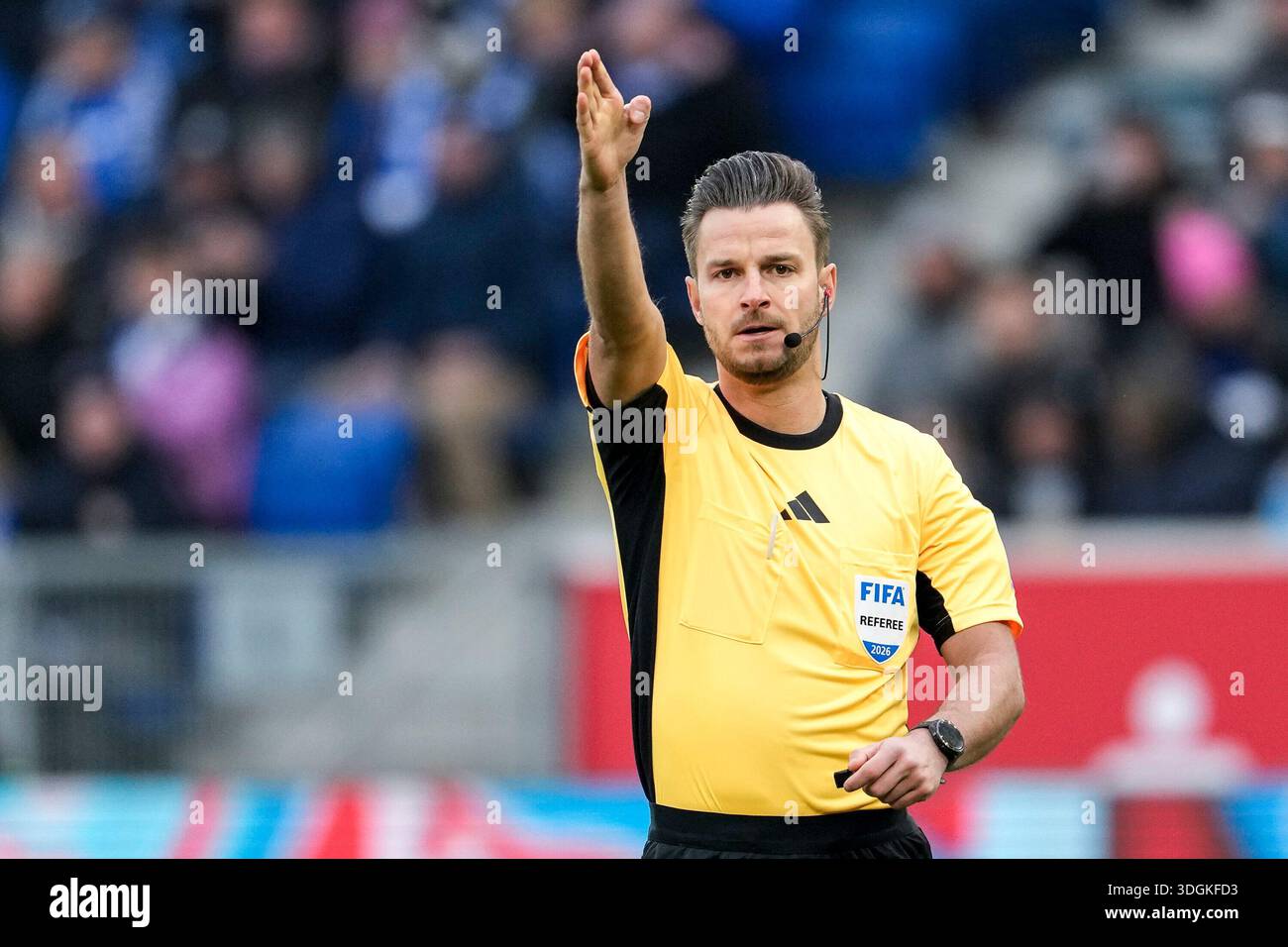 Daniel Schlager (referee [referee]), gives instructions, gestures ...
