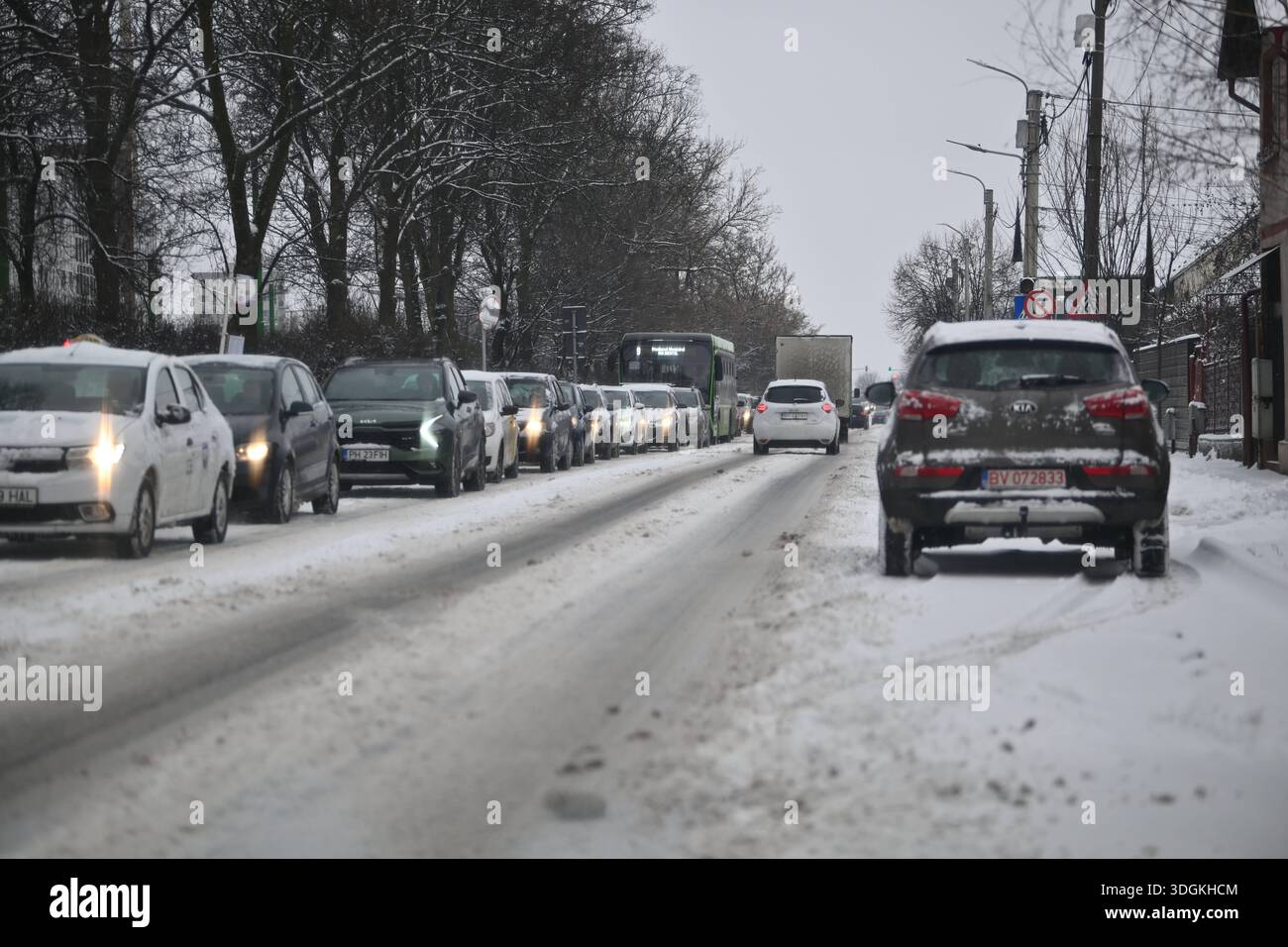 BRASOV, winter Low temperatures and a layer of snow on the streets of ...