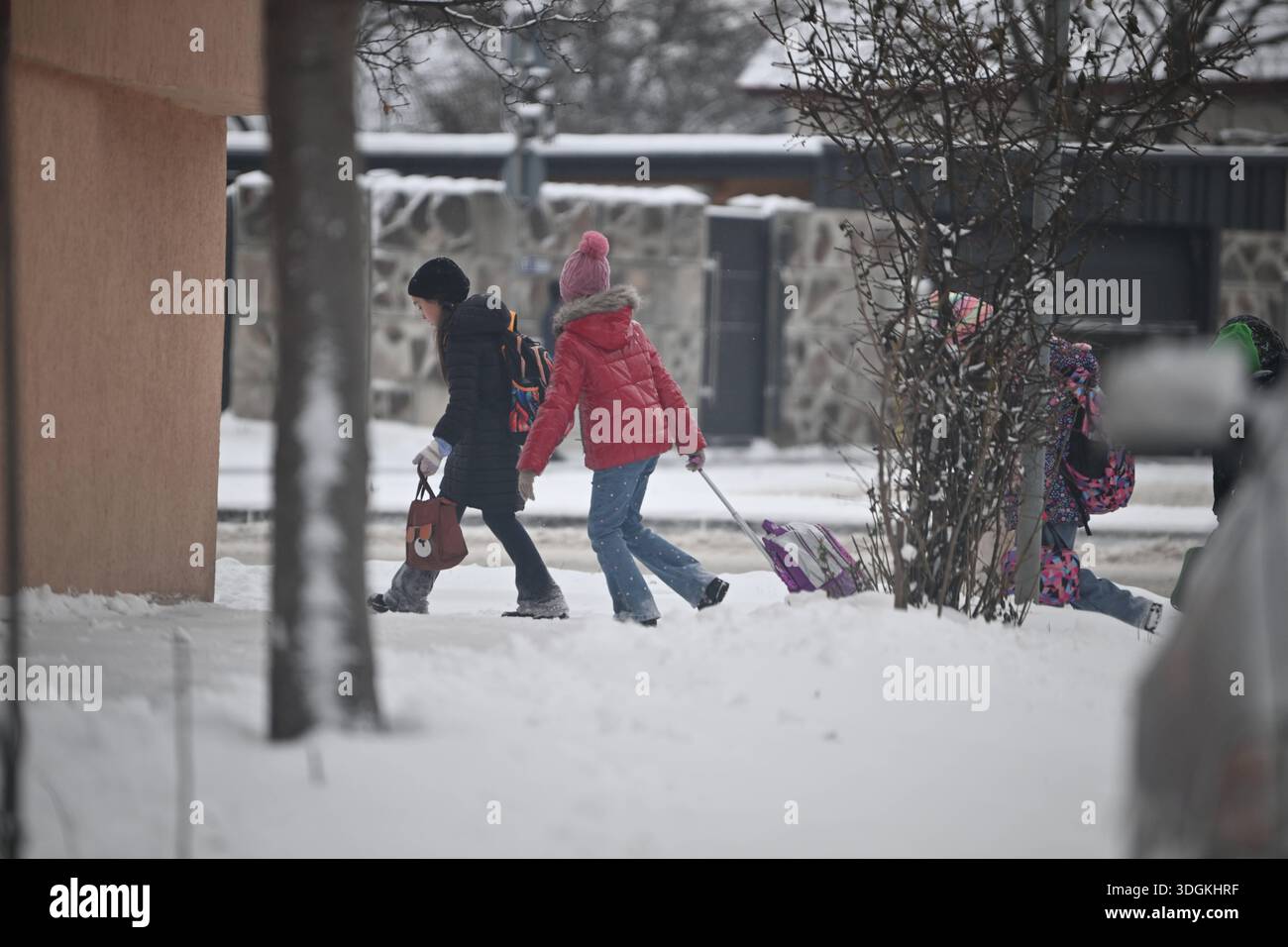 BRASOV, winter Low temperatures and a layer of snow on the streets of ...