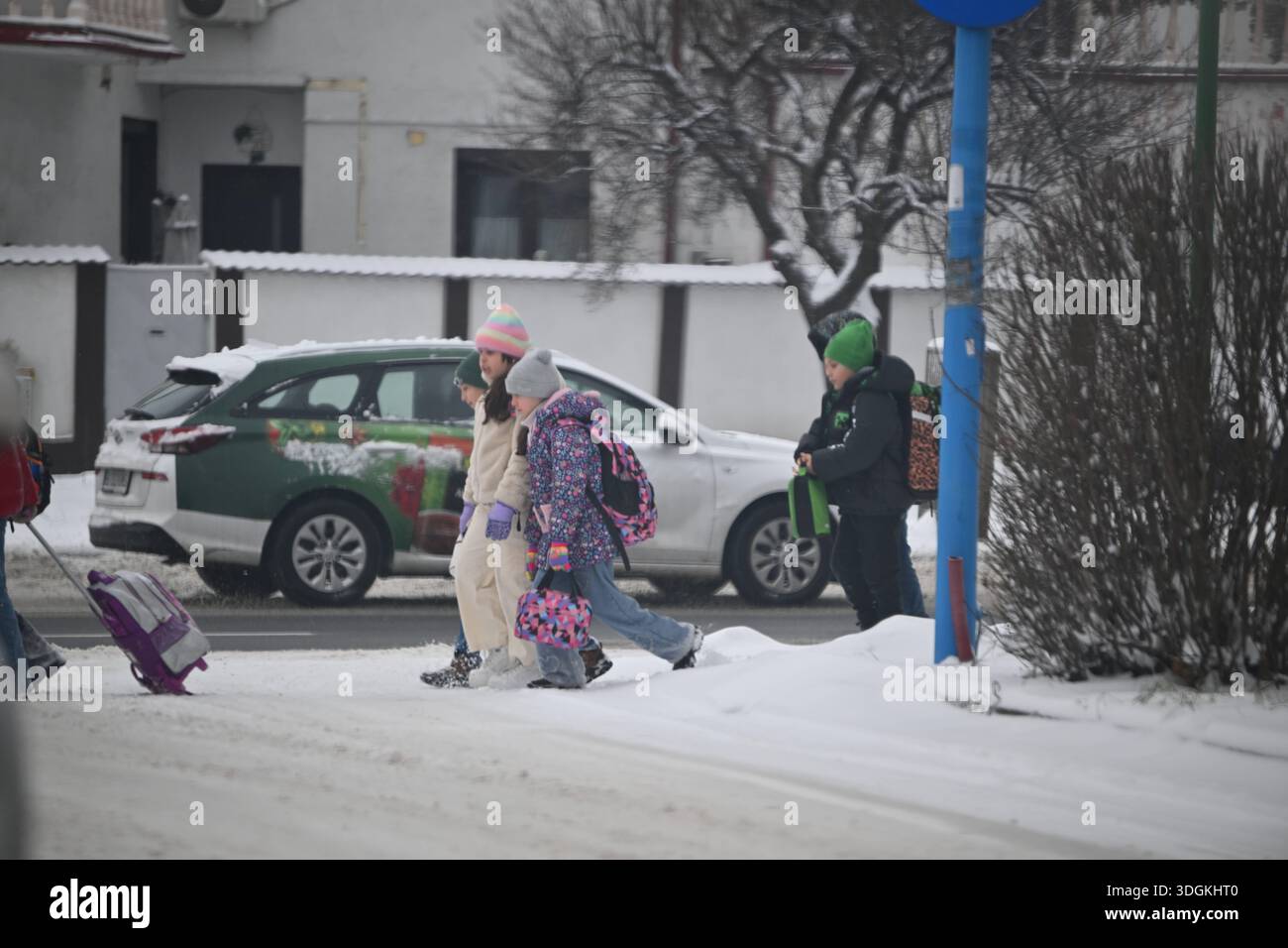 BRASOV, winter Low temperatures and a layer of snow on the streets of ...