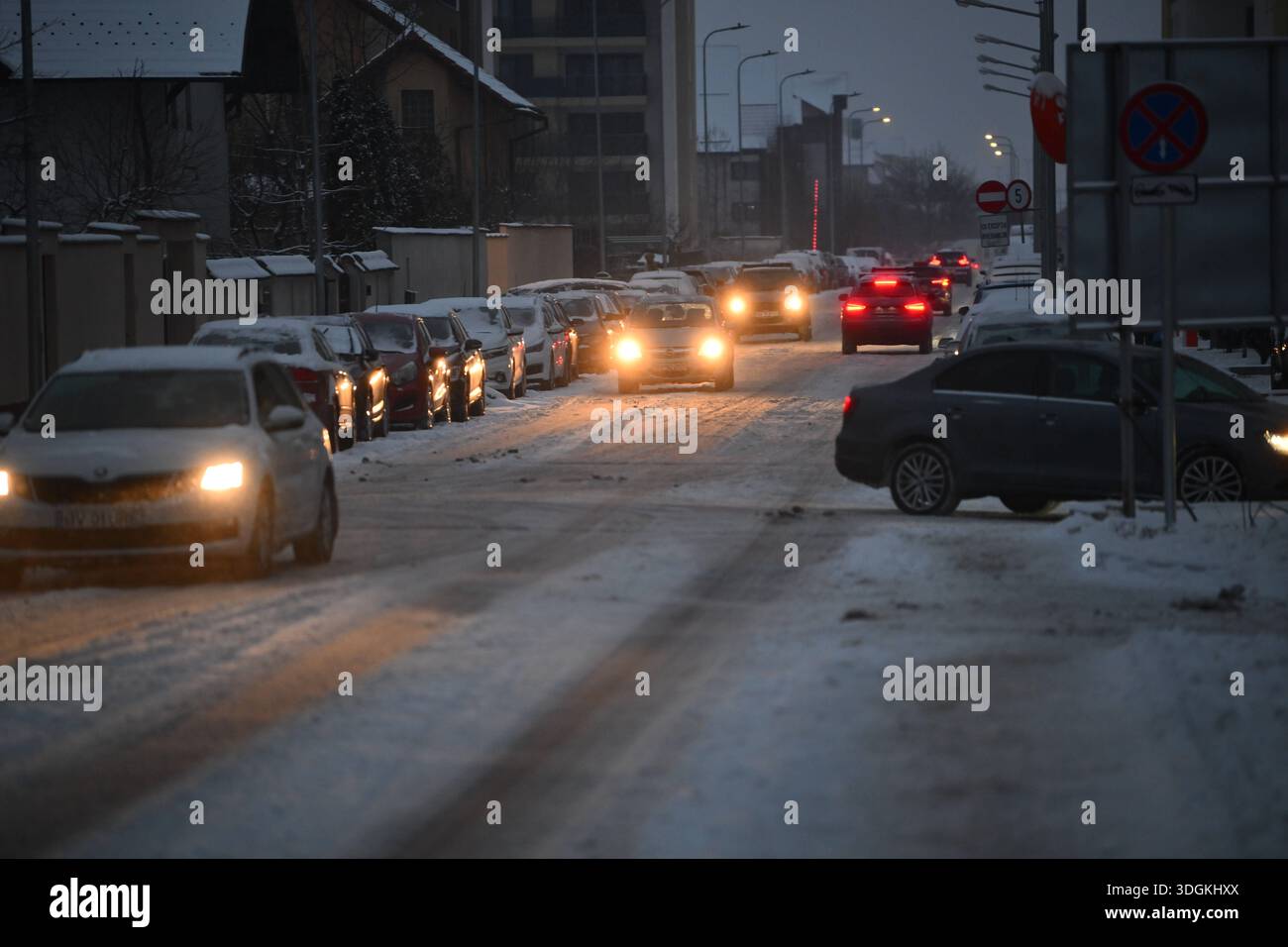 BRASOV, winter Low temperatures and a layer of snow on the streets of ...