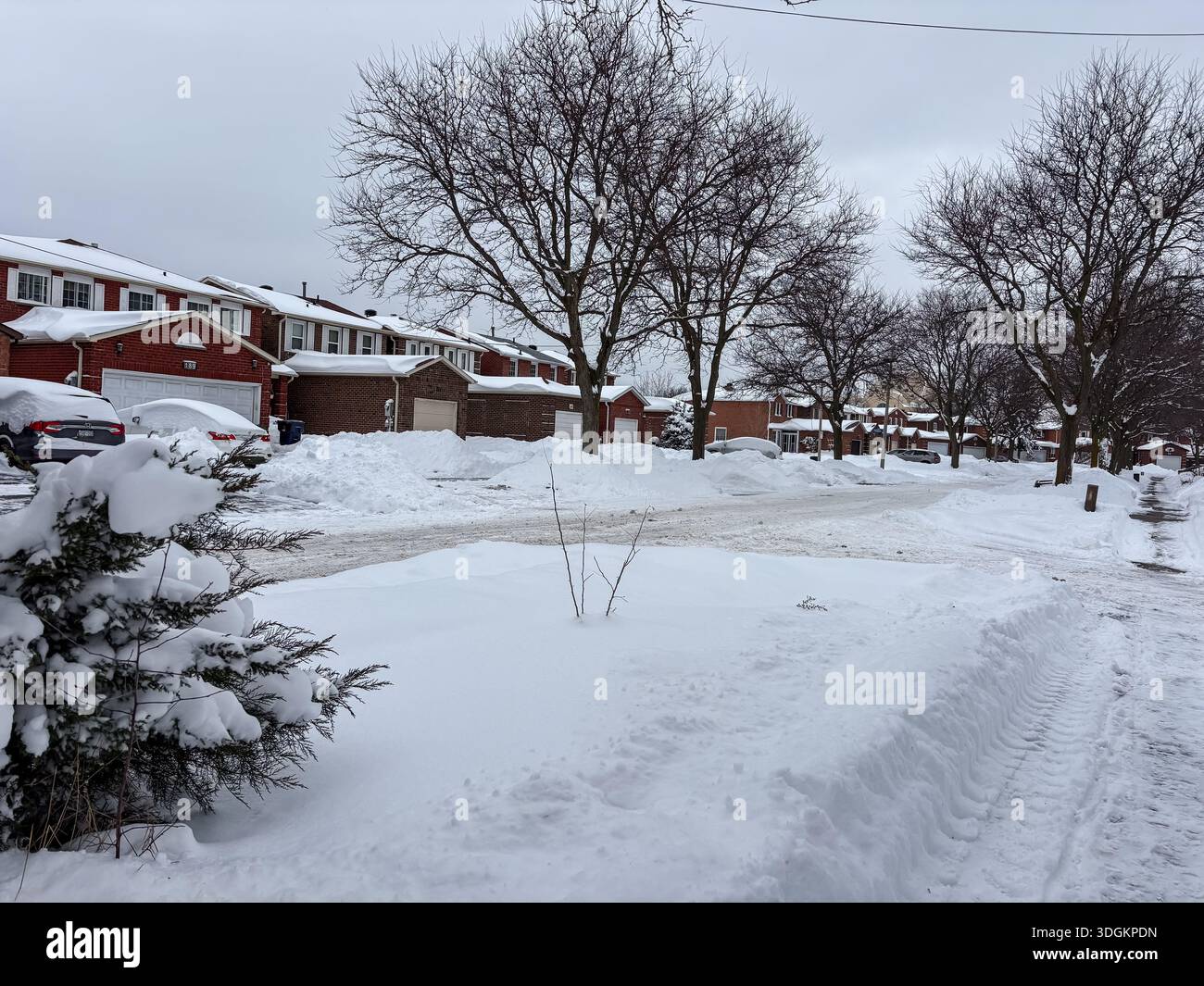 Canadian neighbourhood snow hi-res stock photography and images - Alamy
