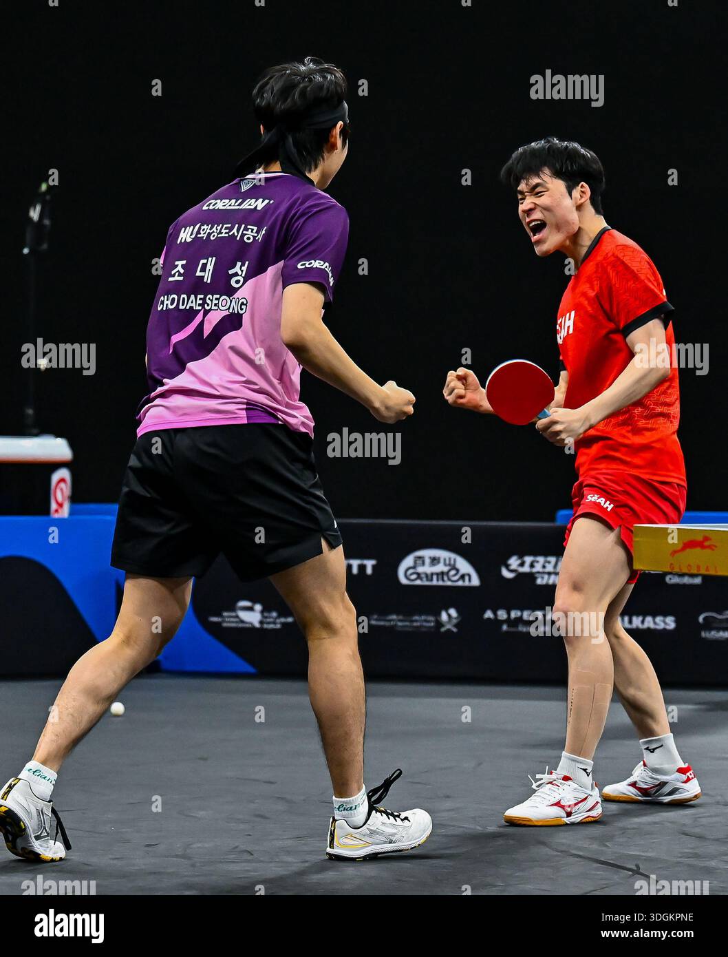 Doha, Qatar. 17th Jan, 2026. Jang Woojin and Cho Daeseong of South ...