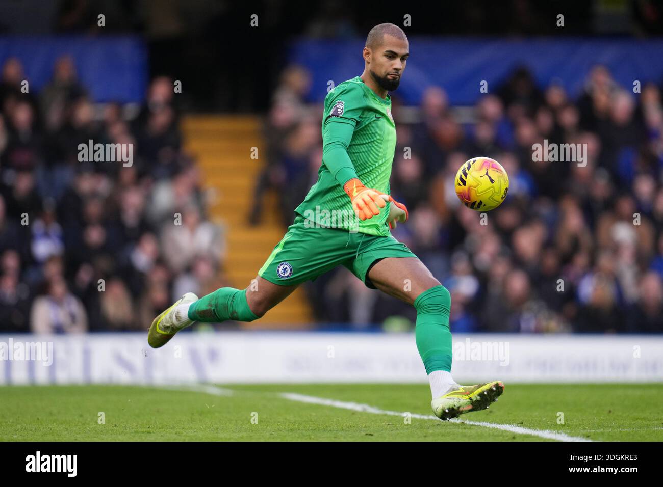 Robert Sánchez of Chelsea during the Premier League match Chelsea vs ...