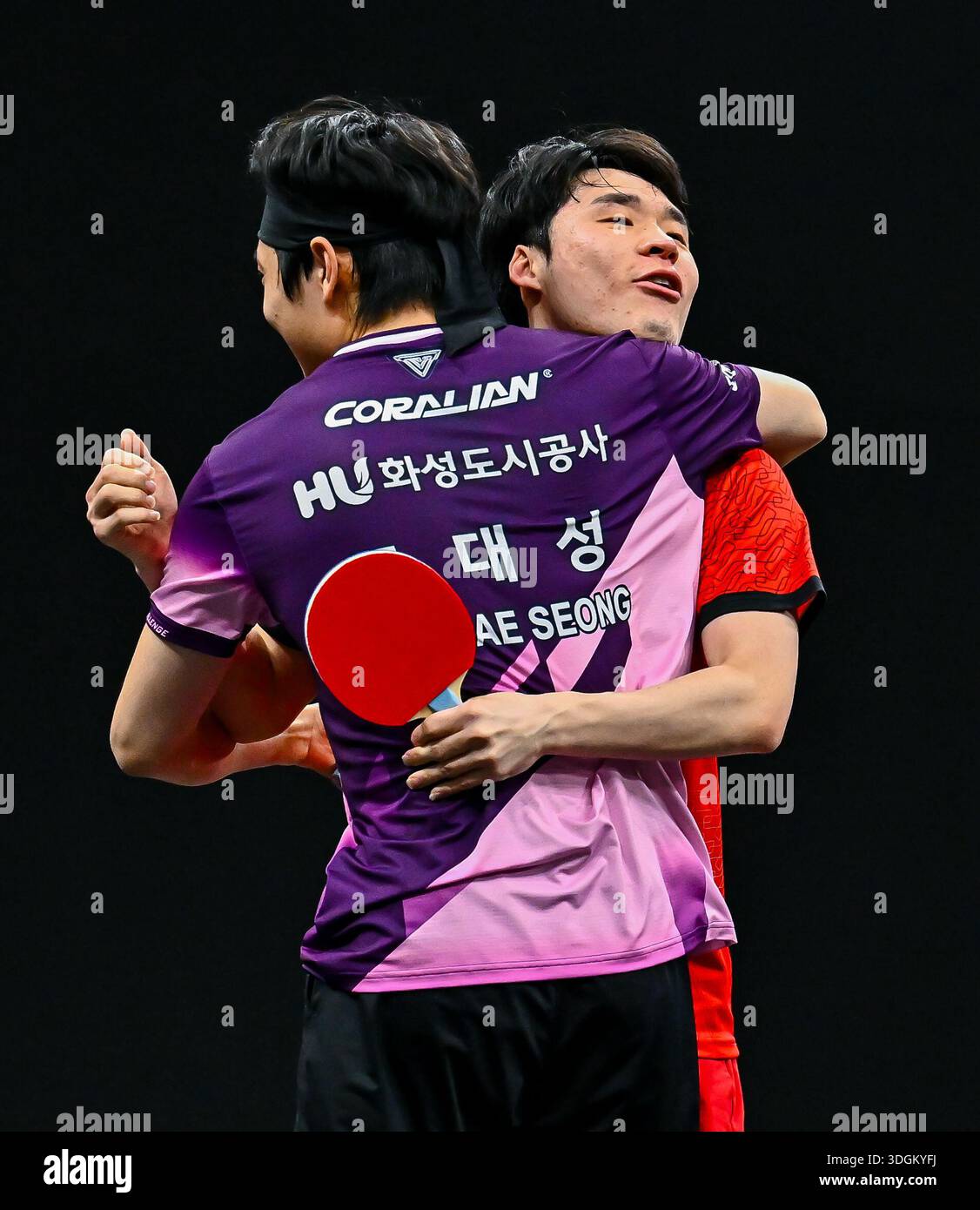 Doha, Qatar. 17th Jan, 2026. Jang Woojin and Cho Daeseong of South ...