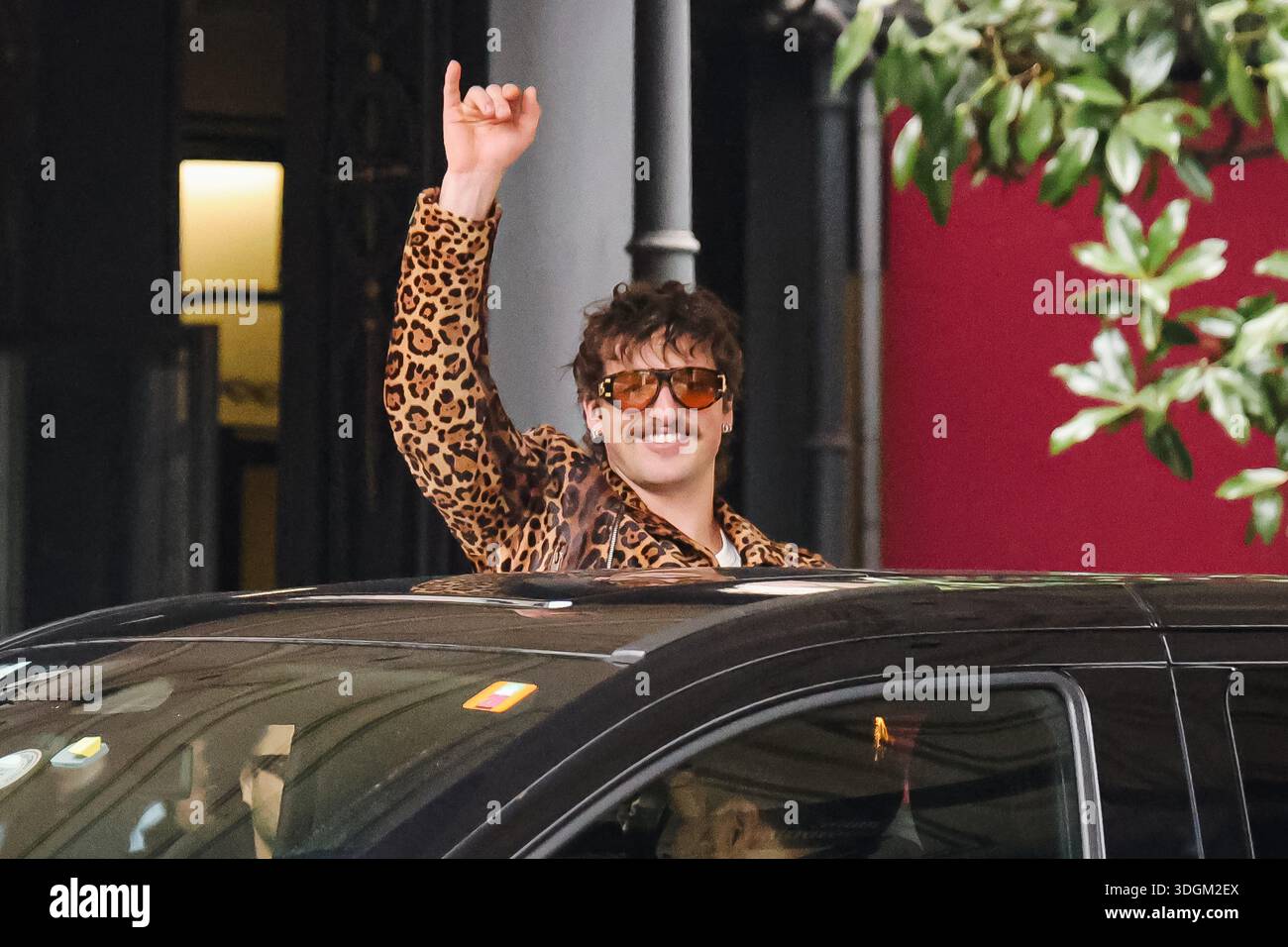 Milan, Benson Boone leaves the hotel on his way to the Dolce & Gabbana ...