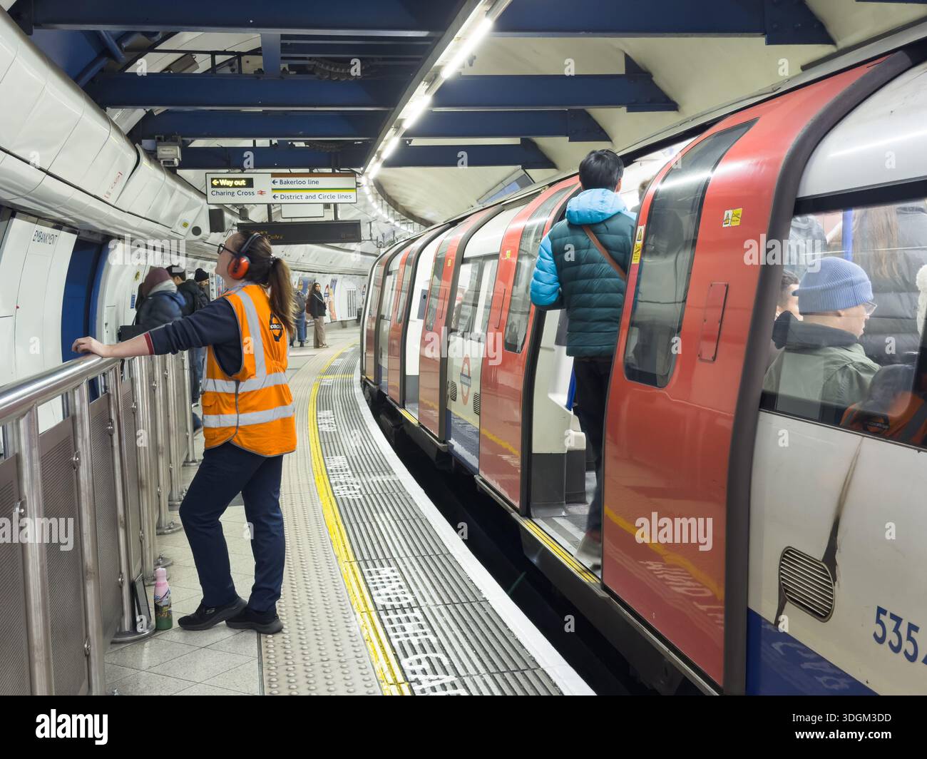 London, UK 16th January 2026. Commuters on a crowded Bakerloo Line ...