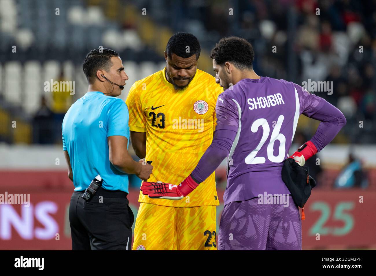 Casablanca, Morocco. 17th Jan, 2026. Referee Jalal Jayed speaks with ...