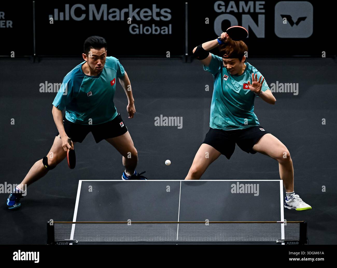 (260118) -- DOHA, Jan. 18, 2026 (Xinhua) -- Wong Chun Ting/Doo Hoi Kem ...