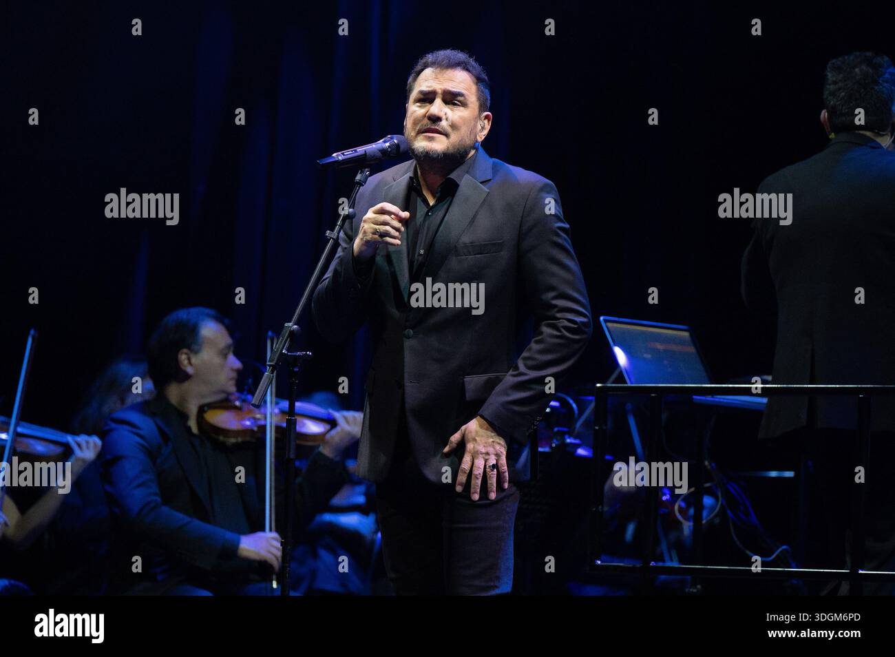 The singer Ismael Serrano performs during her performance festival ...