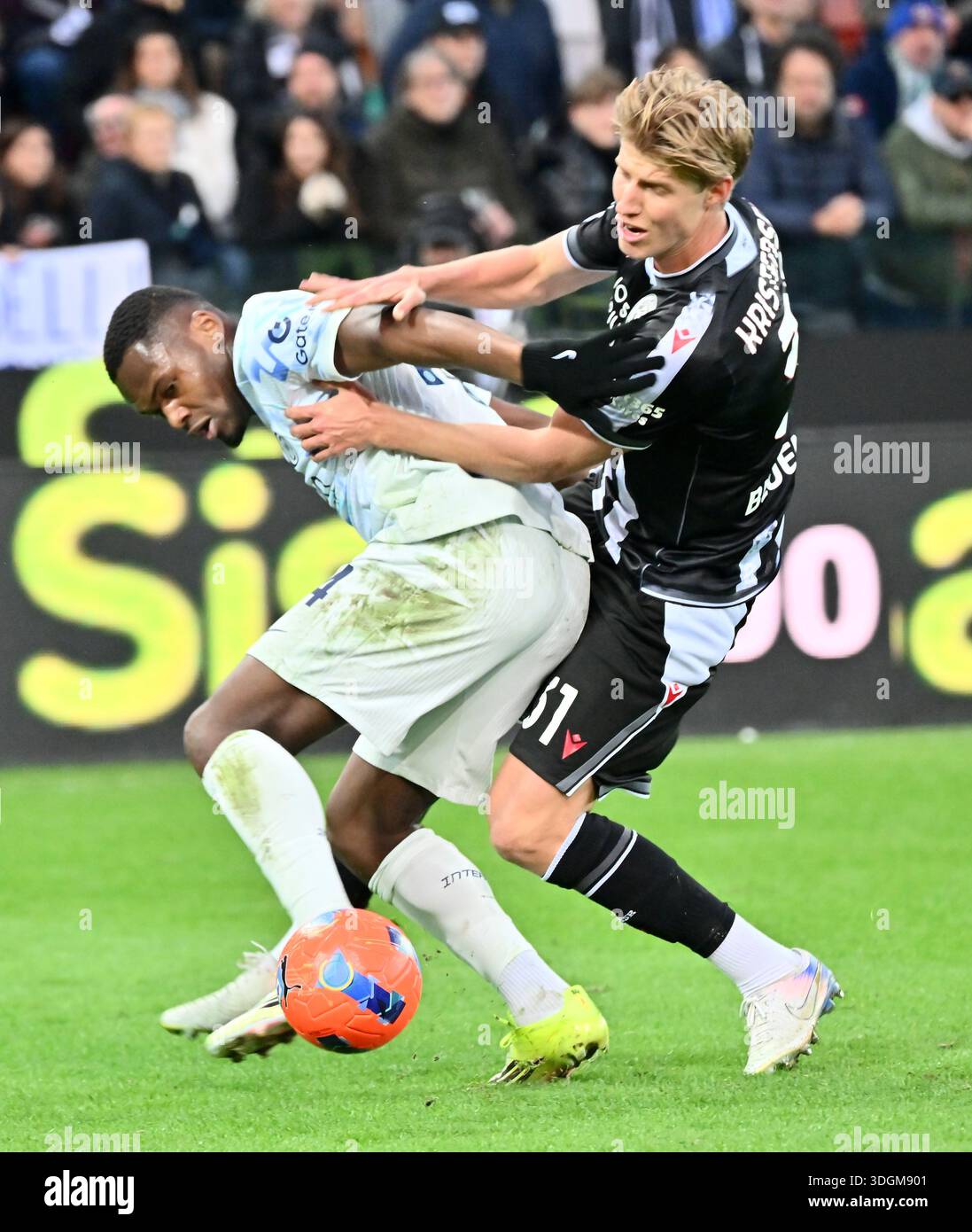 (260118) -- UDINE, Jan. 18, 2026 (Xinhua) -- Inter Milan's Ange-Yoan ...