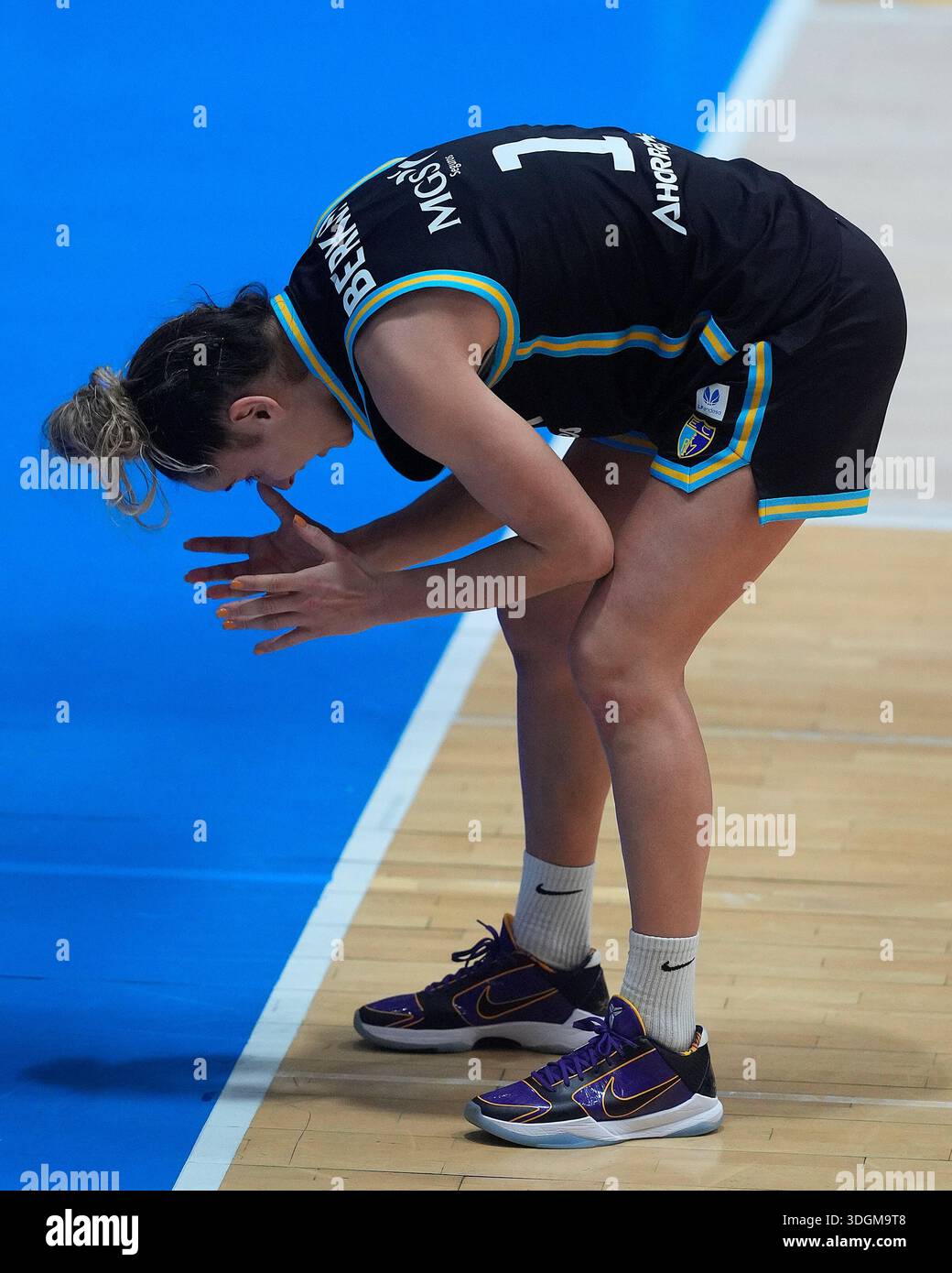 Madrid, Spain. 17th Jan, 2026. Movistar Estudiantes' Lisa Berkani ...