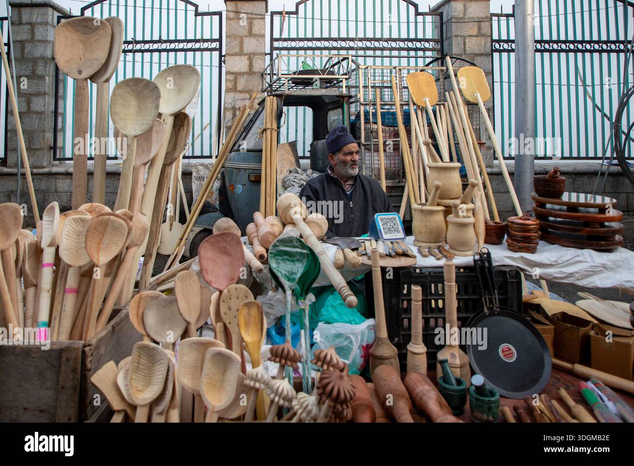 Srinagar, India. 17th Jan, 2026. A Kashmiri vendor waits for customers ...