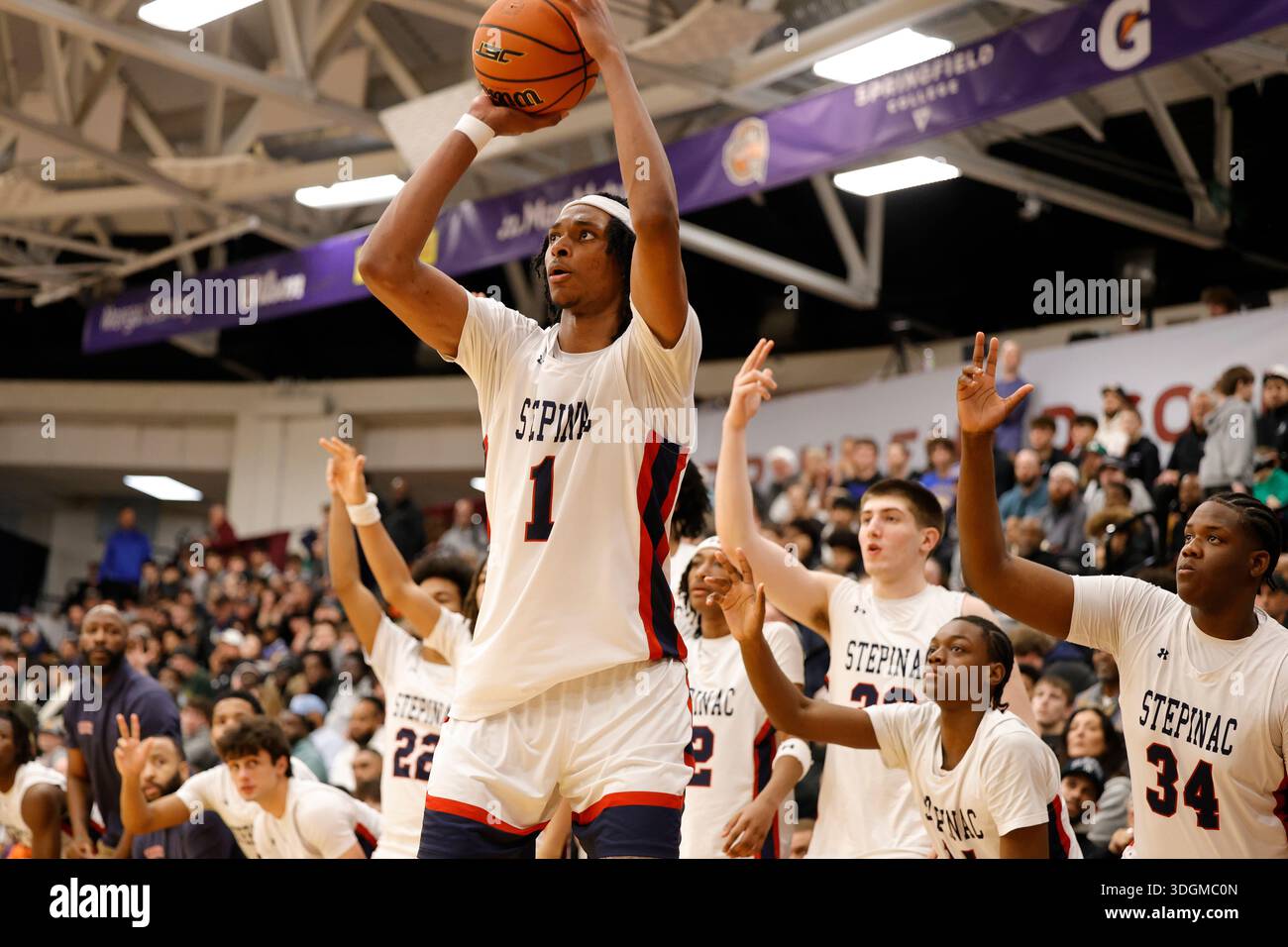 Stepinac Darius Ratliff (1) takes a jumper against IMG Academy during a ...