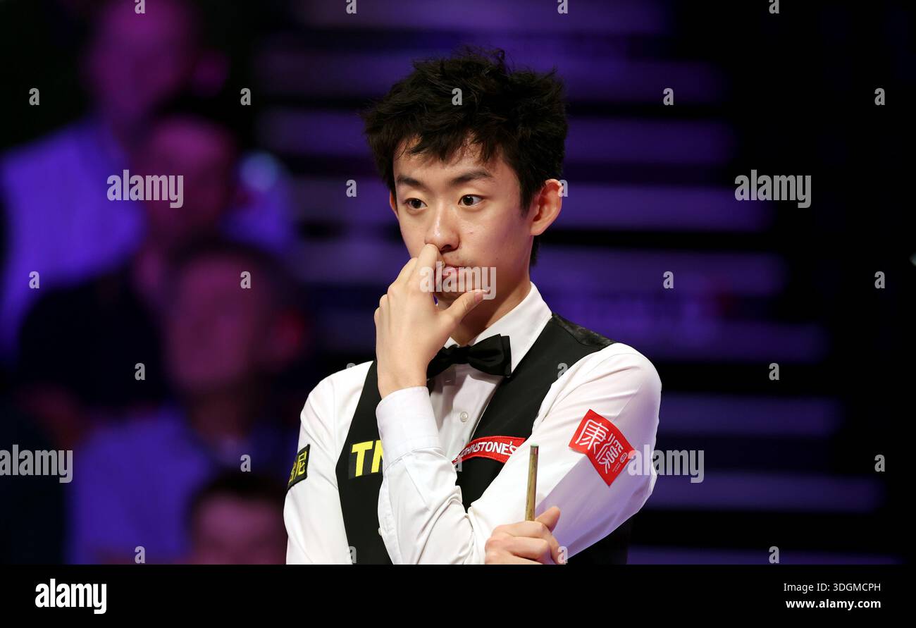 London, Britain. 17th Jan, 2026. Wu Yize of China reacts during the ...