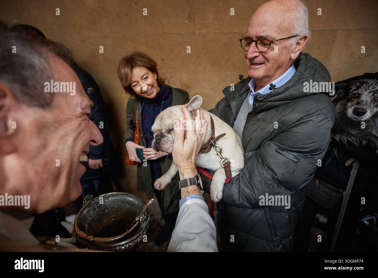 Father César Magaña, priest of the Church of Saint Nicholas in Pamplona ...