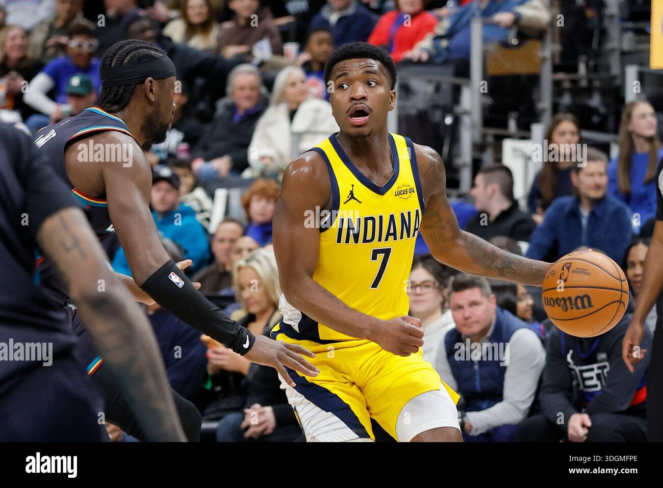 Indiana Pacers forward Jarace Walker (5) works the perimeter against ...