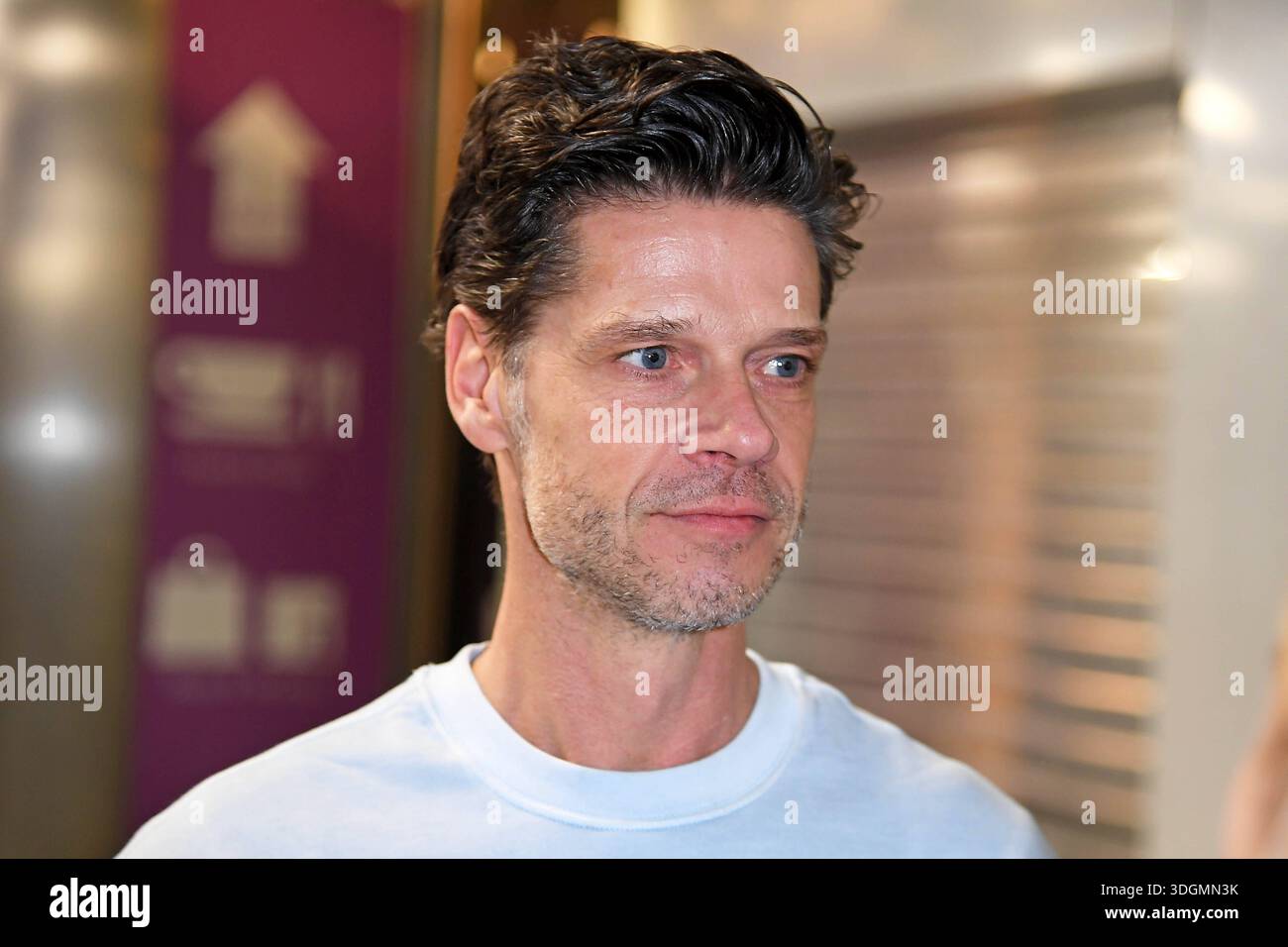 Stephen Dürr - Abflug der Kandidaten der RTL TV-Show ICH BIN EIN STAR ...