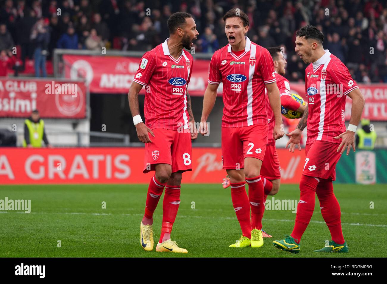 Azevedo Hernani celebrates the goal with the mates during the Italian ...