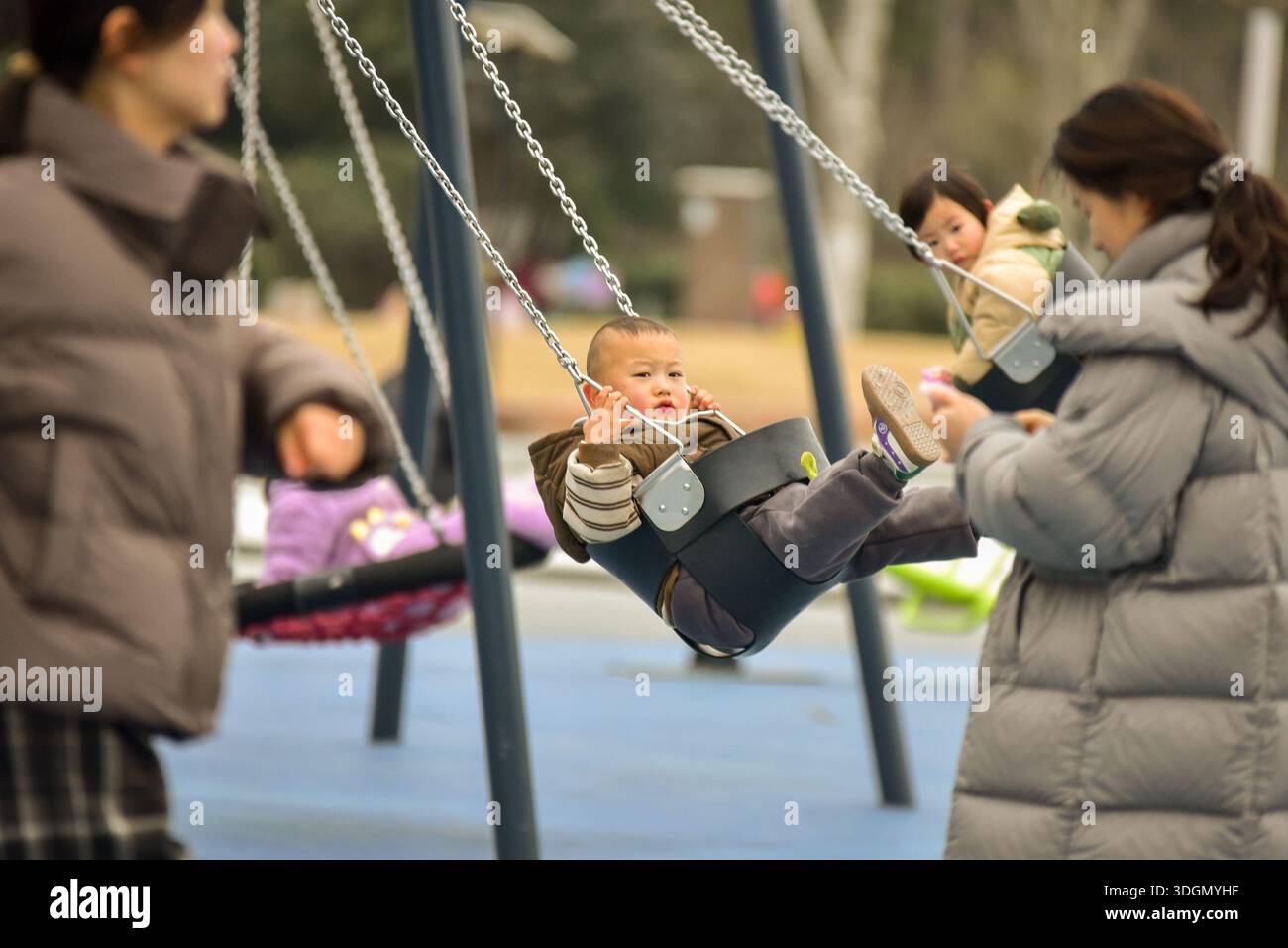 Fuyang City, China. 18th Jan, 2026. Children enjoy swinging under the ...