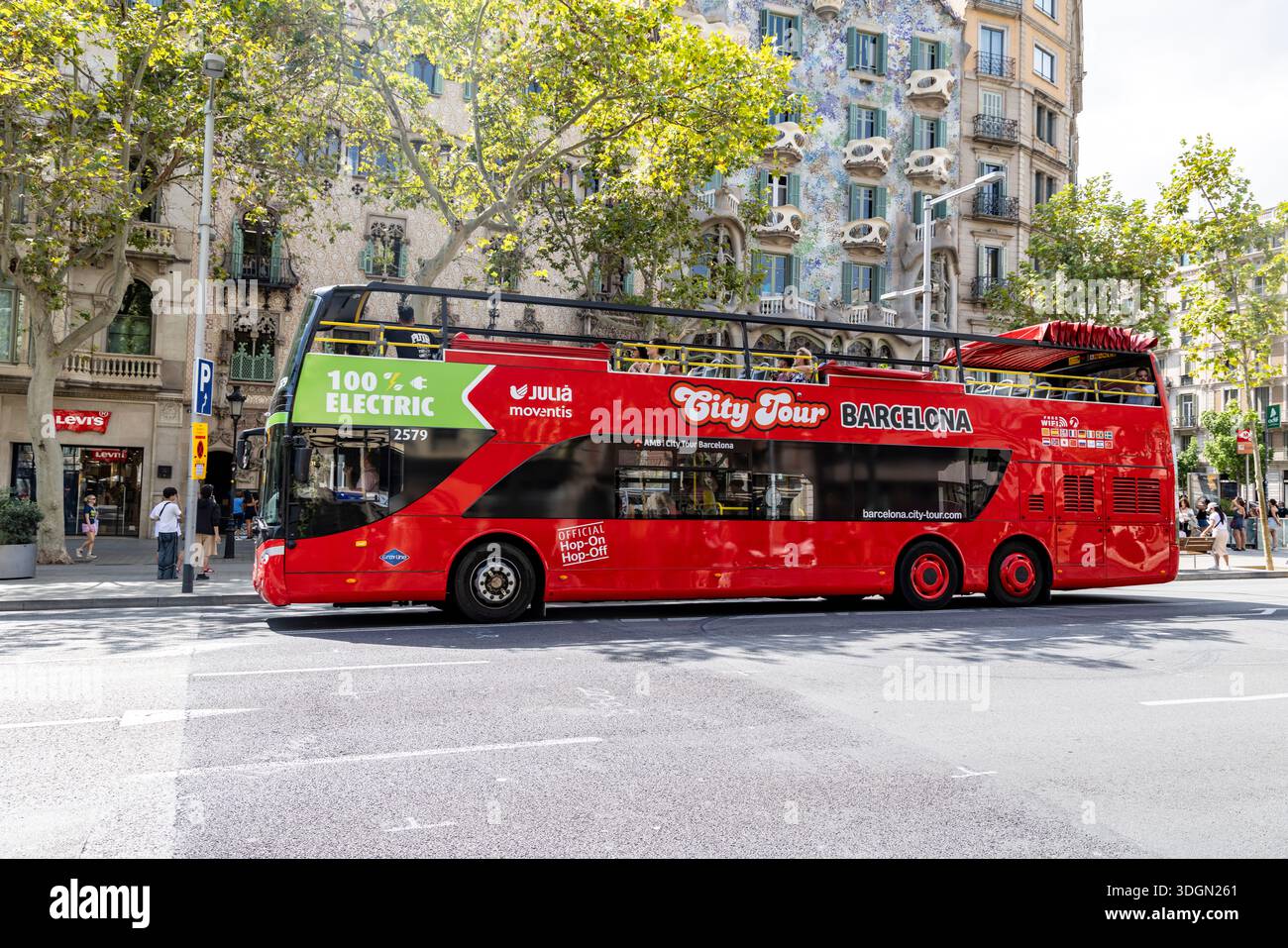Barcelona city tour and sightseeing red double decker bus, 100% ...