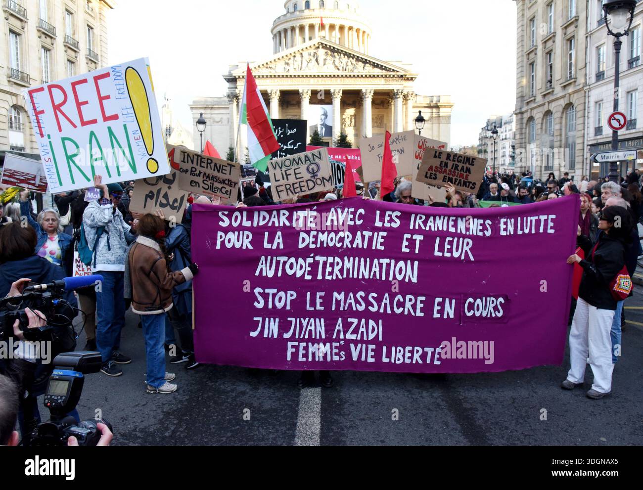Paris, France. 17th Jan, 2026. Demonstration against Iranian regime ...