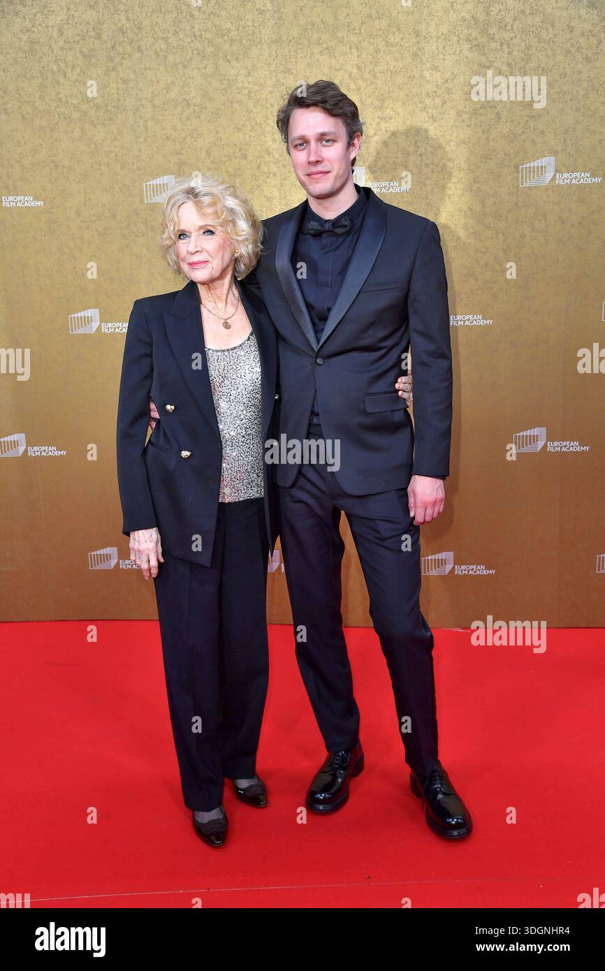 Liv Ullmann und Halfdan Ullmann Tondel bei der Verleihung des EUROPEAN ...