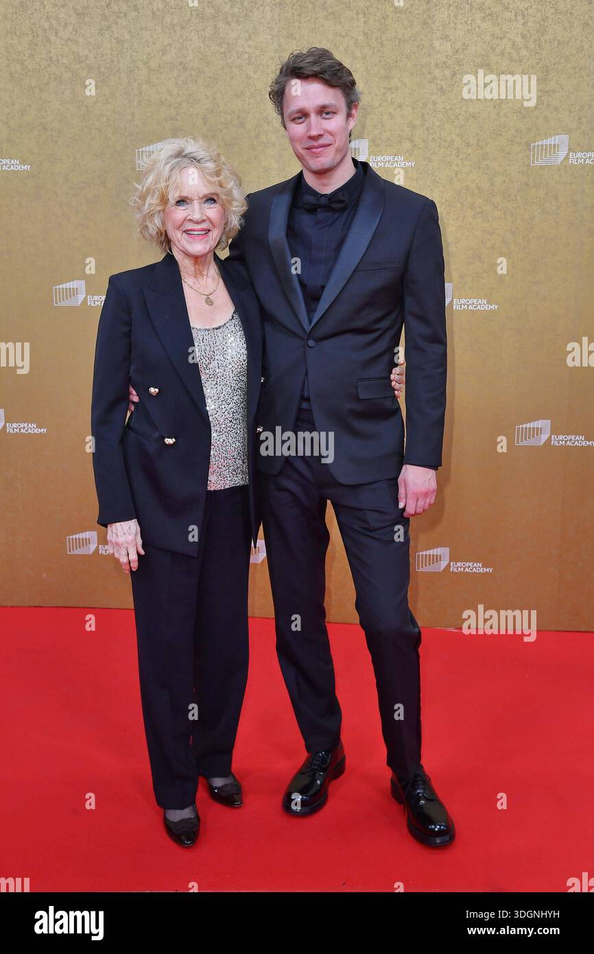Liv Ullmann und Halfdan Ullmann Tondel bei der Verleihung des EUROPEAN ...