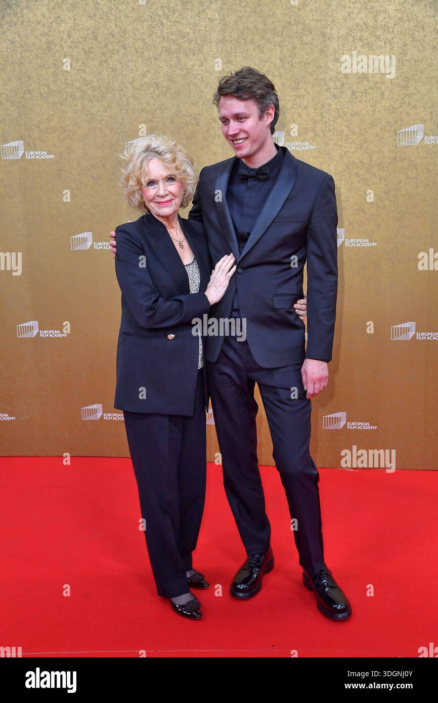 Liv Ullmann und Halfdan Ullmann Tondel bei der Verleihung des EUROPEAN ...