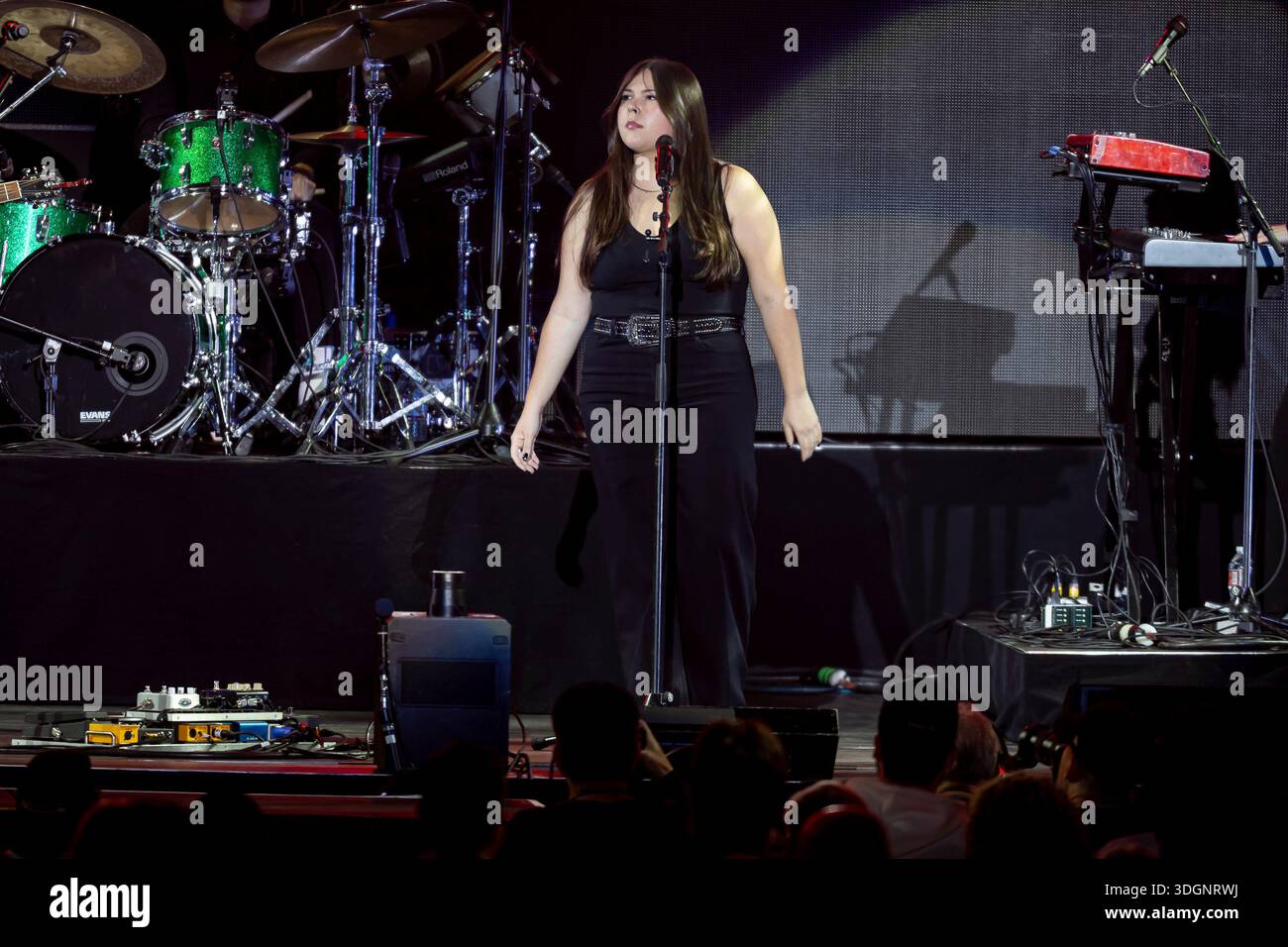 Los Angeles, USA. 17th Jan, 2026. Gigi Perez performs at the 2026 ...