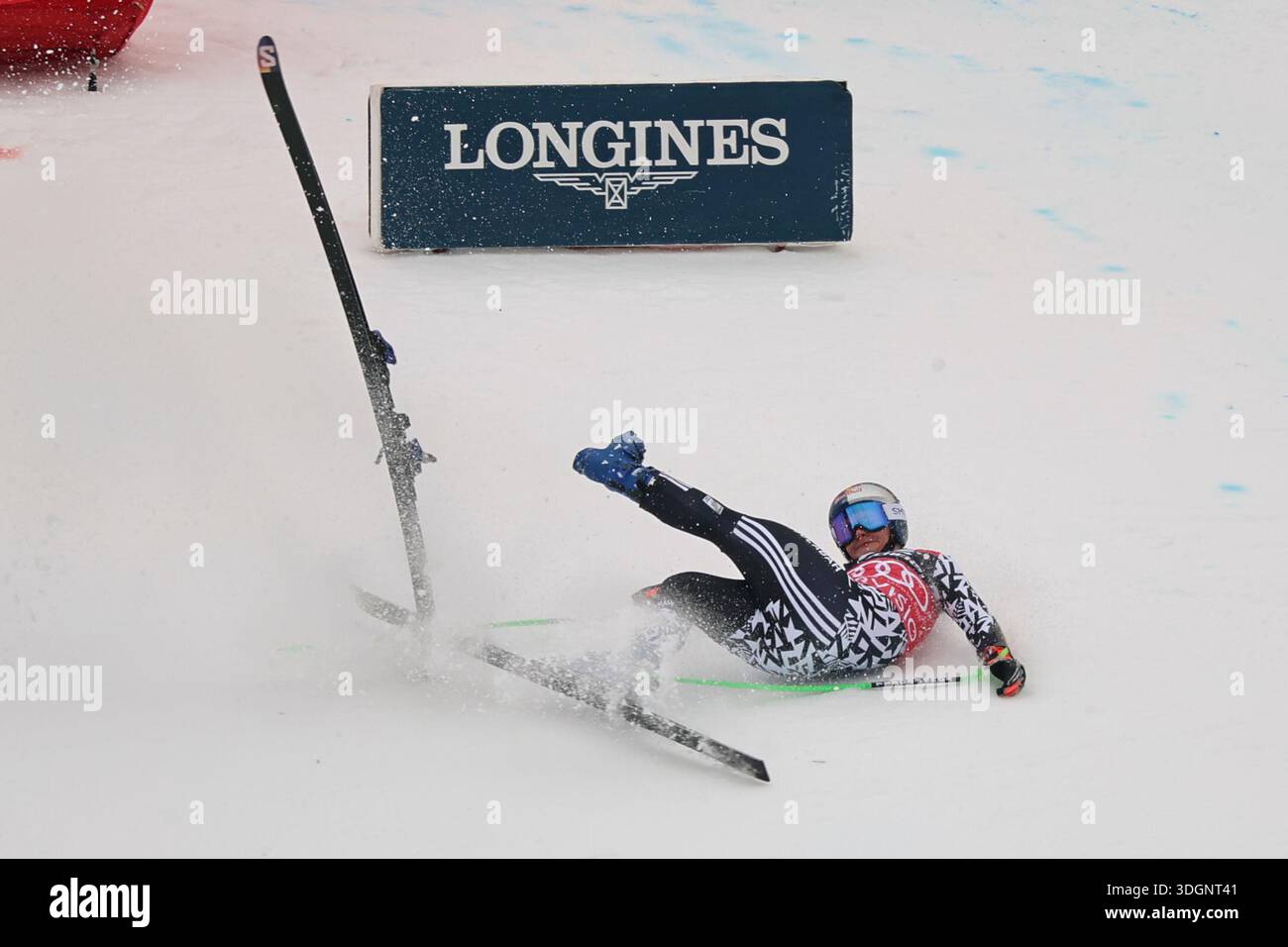 New Zealand's Alice Robinson crashes during an alpine ski, women's ...