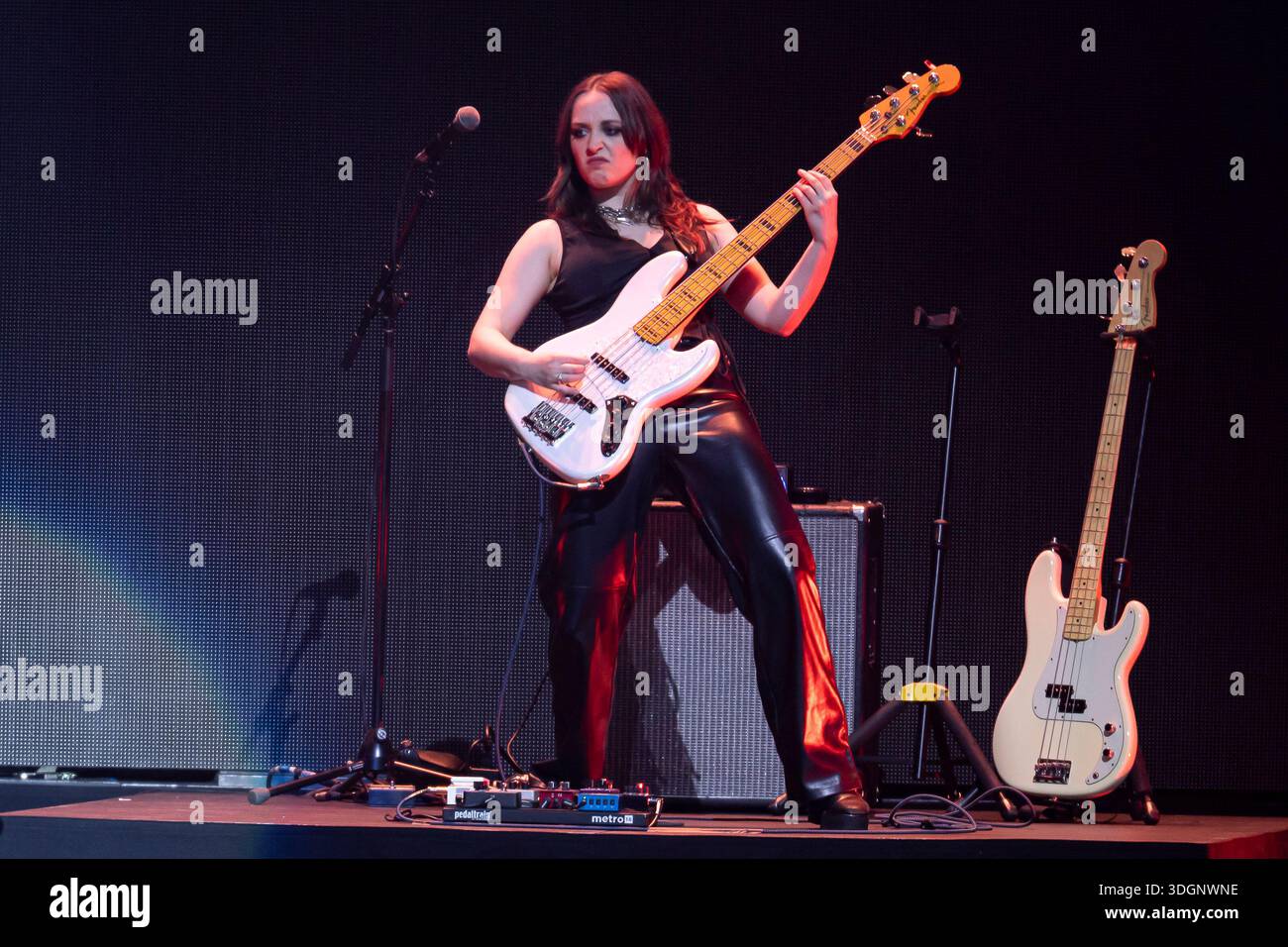 Los Angeles, USA. 17th Jan, 2026. Gigi Perez's guitar player performs ...