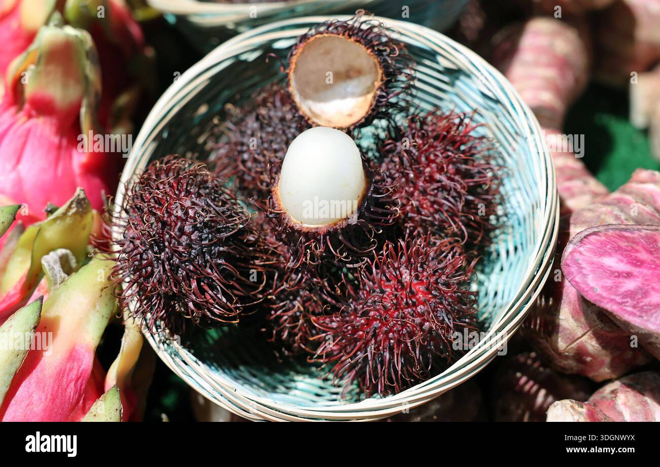 16.01.2026, Berlin - Deutschland. Rambutan in einer Schüssel. *** 16 01 ...