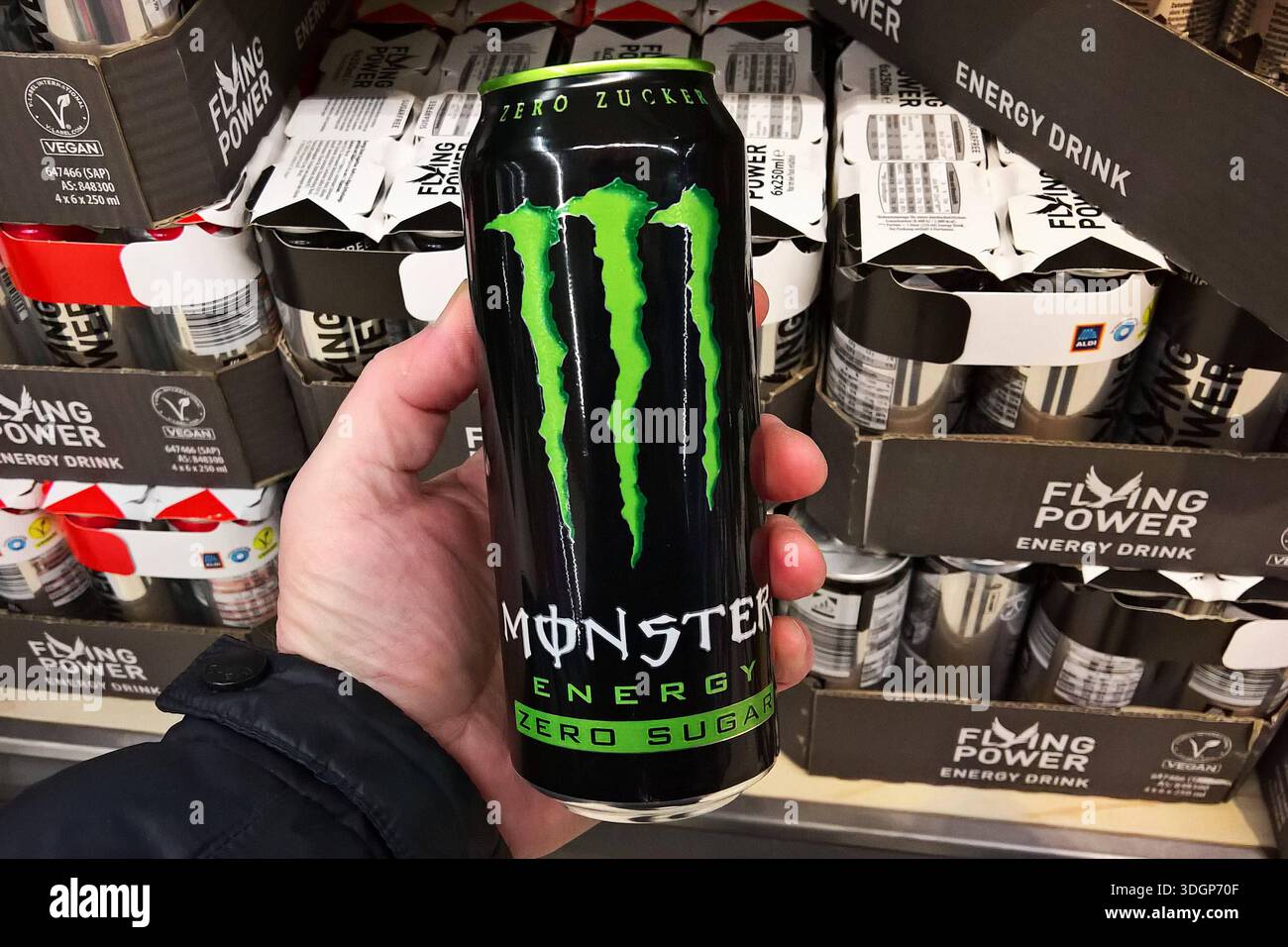 Monster Energy Drink, Zero Sugar. Energydrink im Supermarkt von der ...