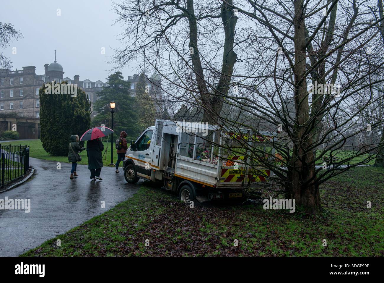 Harrogate, UK. 18th Jan, 2026. Fog and heavy rain in Harrogate town ...