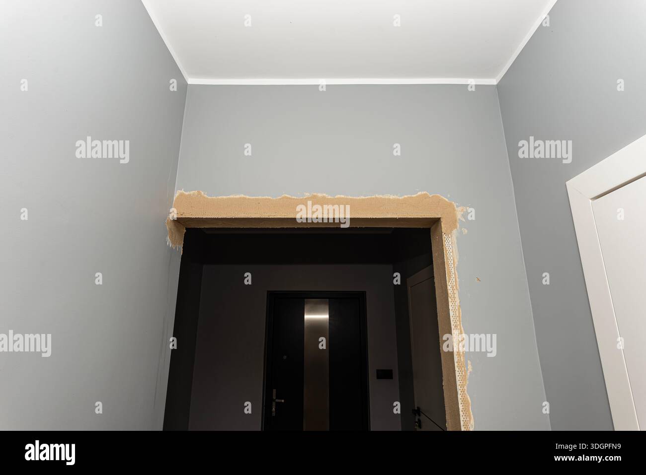 Repairing door frame corners using aluminum corners and gypsum plaster ...