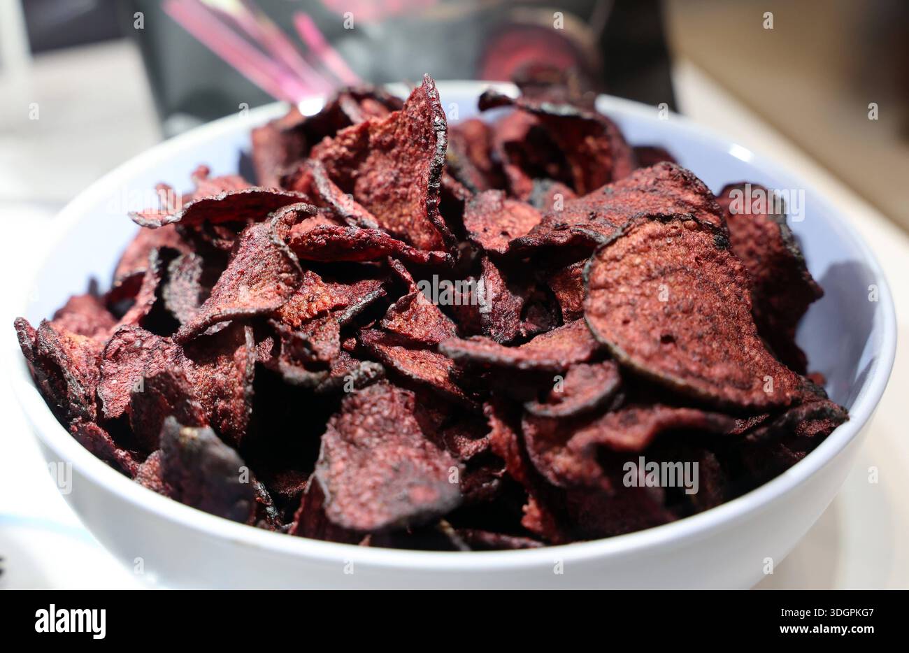 17.01.2026, Berlin - Deutschland. Rote Bete Chips. *** 17 01 2026 ...
