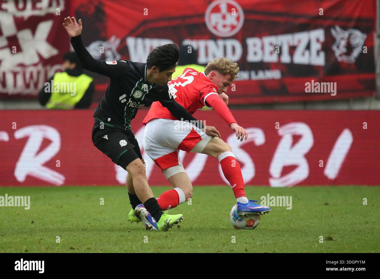 2. Bundesliga [second division] [Bundesliga]: Kaiserslautern - Hanover ...