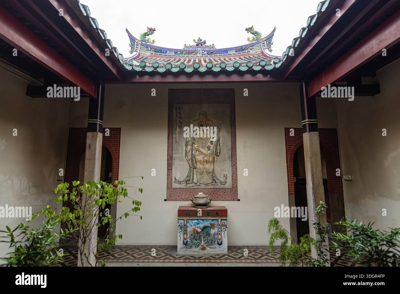 Details of the traditional chinese Nin Yang temple in the historical ...