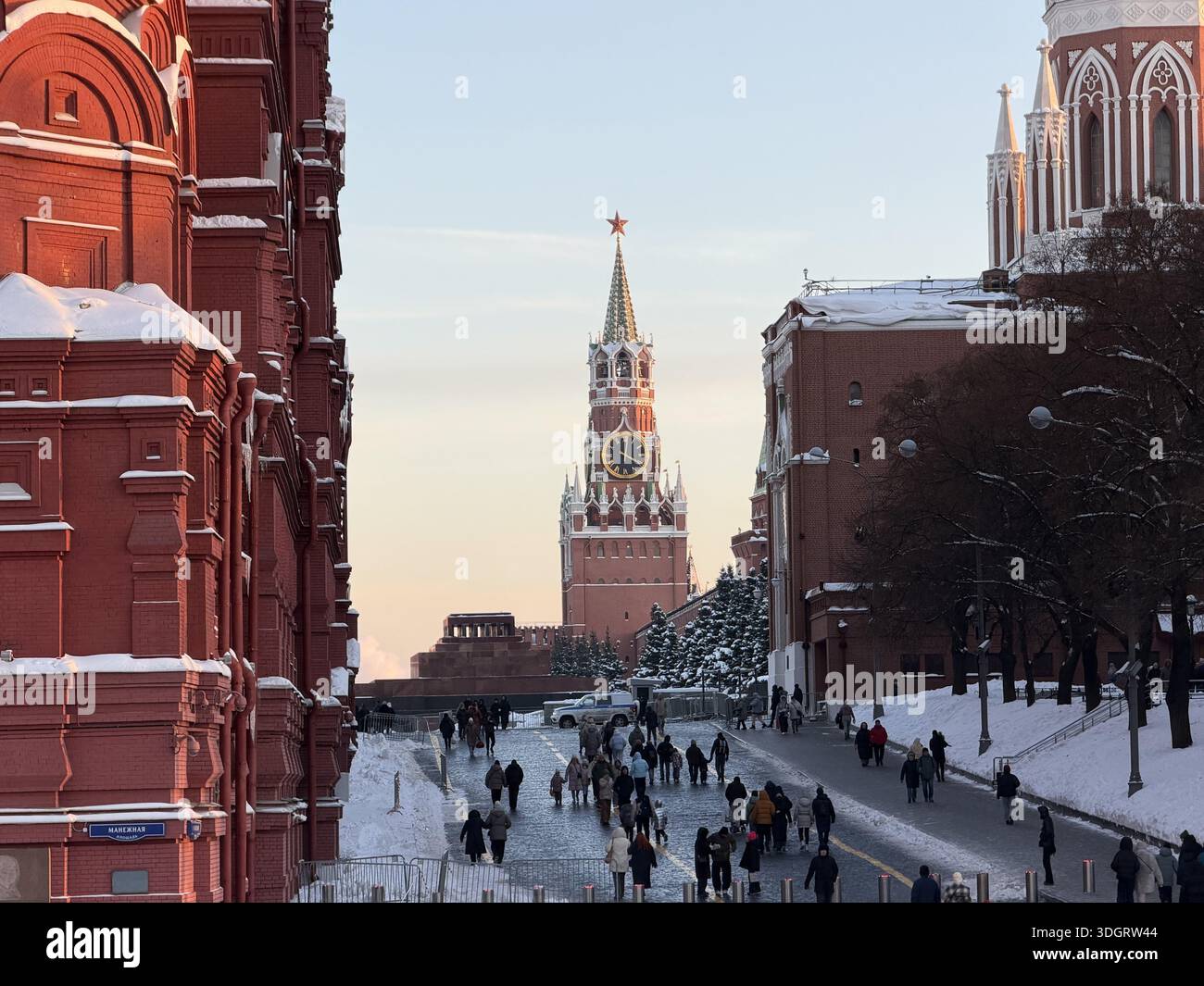18 January 2026, Russia, Moskau: The Spassky Tower of the Kremlin on ...