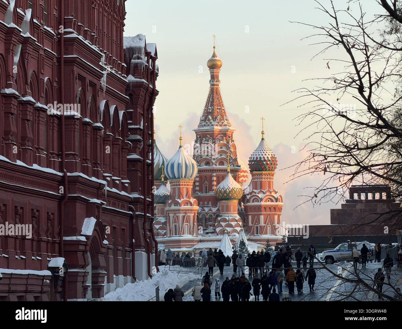 18 January 2026, Russia, Moskau: St. Basil's Cathedral on Red Square ...