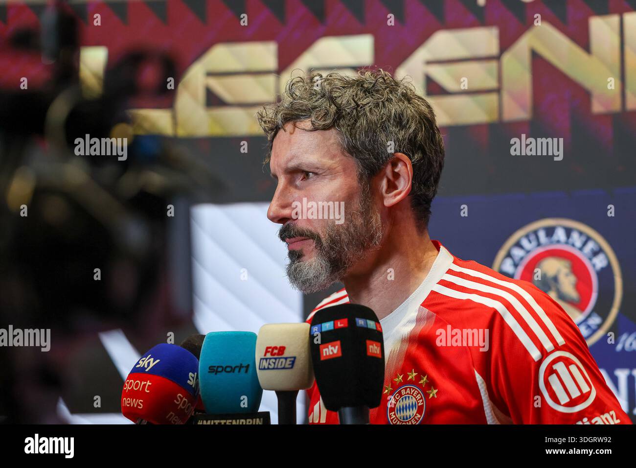 Mark van Bommel (FC FC Bayern Munich Legends, #17) during the interview ...
