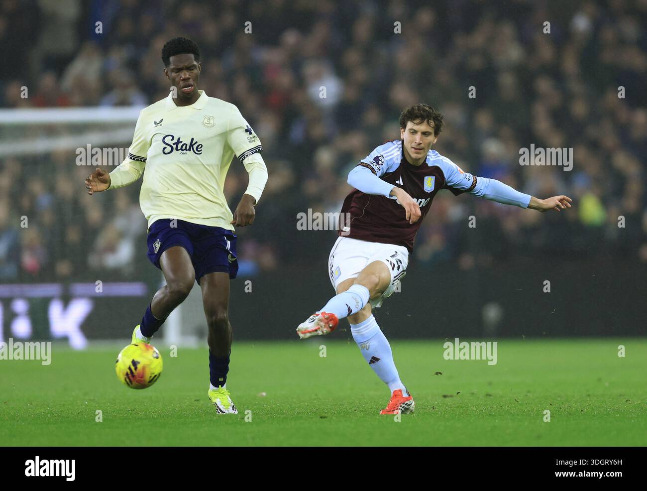 Birmingham, UK. 18th Jan, 2026. Pau Torres of Aston Villa (r) and ...