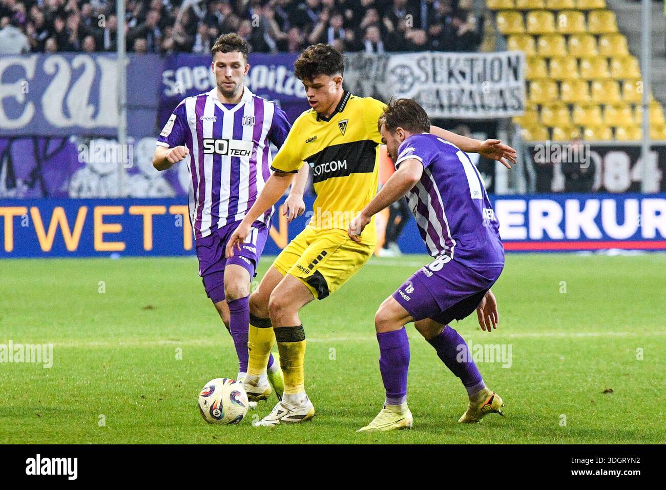 from left: Robin Meißner (VfL Osnabrück, 11), Faton Ademi (Alemannia ...