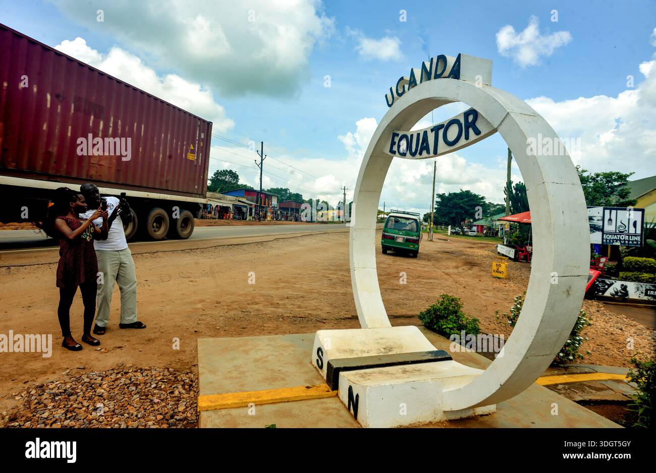 Lines latitude on equator hi-res stock photography and images - Alamy