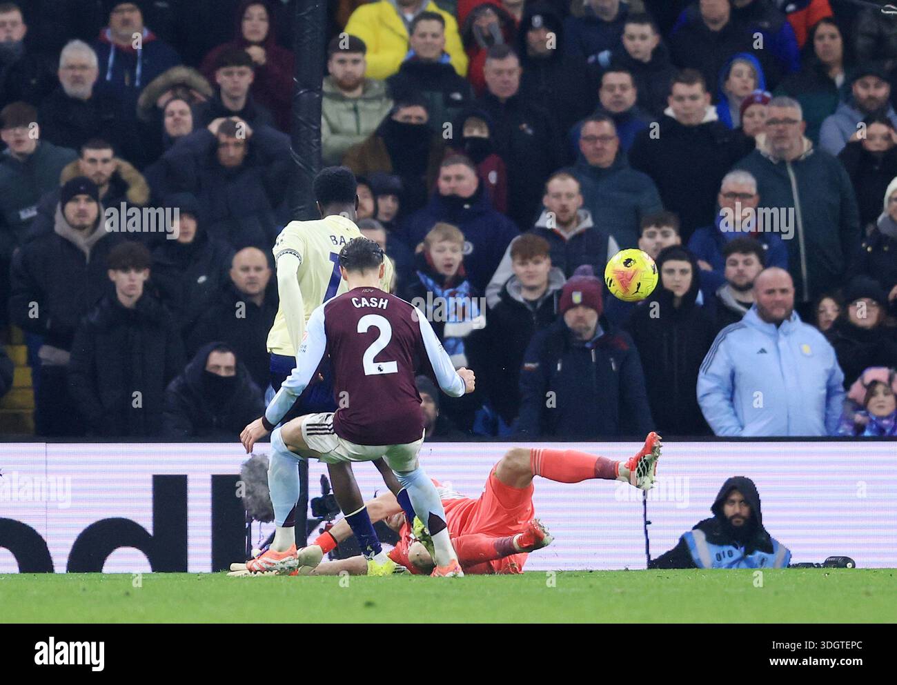 Birmingham, UK. 18th Jan, 2026. Thierno Barry of Everton scores the ...