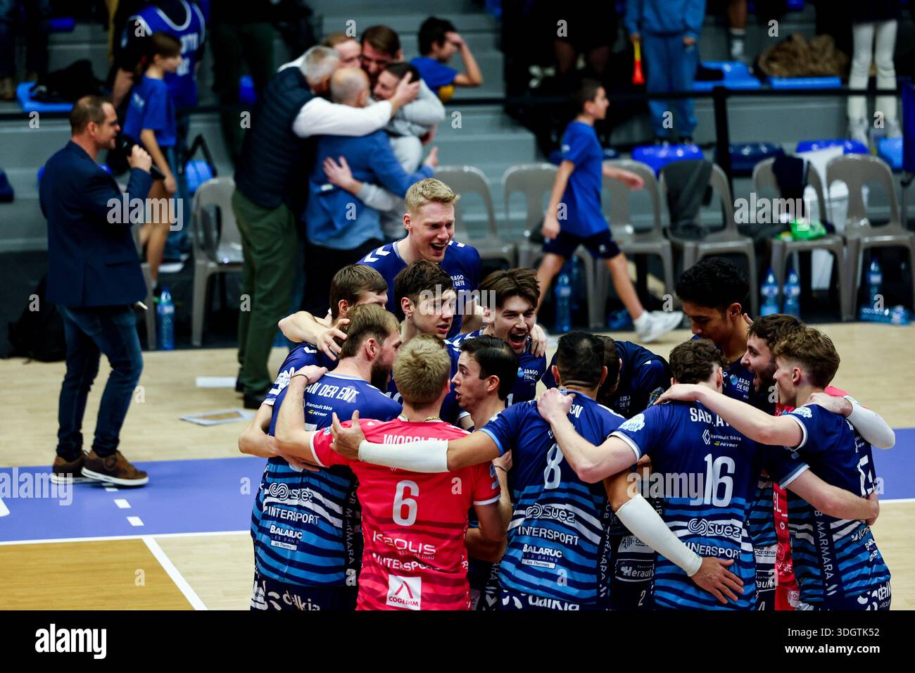 Team of Sete celebrates the victory during the Marmara Spike League ...