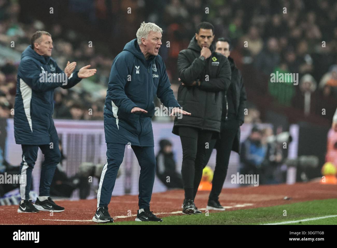David Moyes manager of Everton reacts in the technical area during the ...